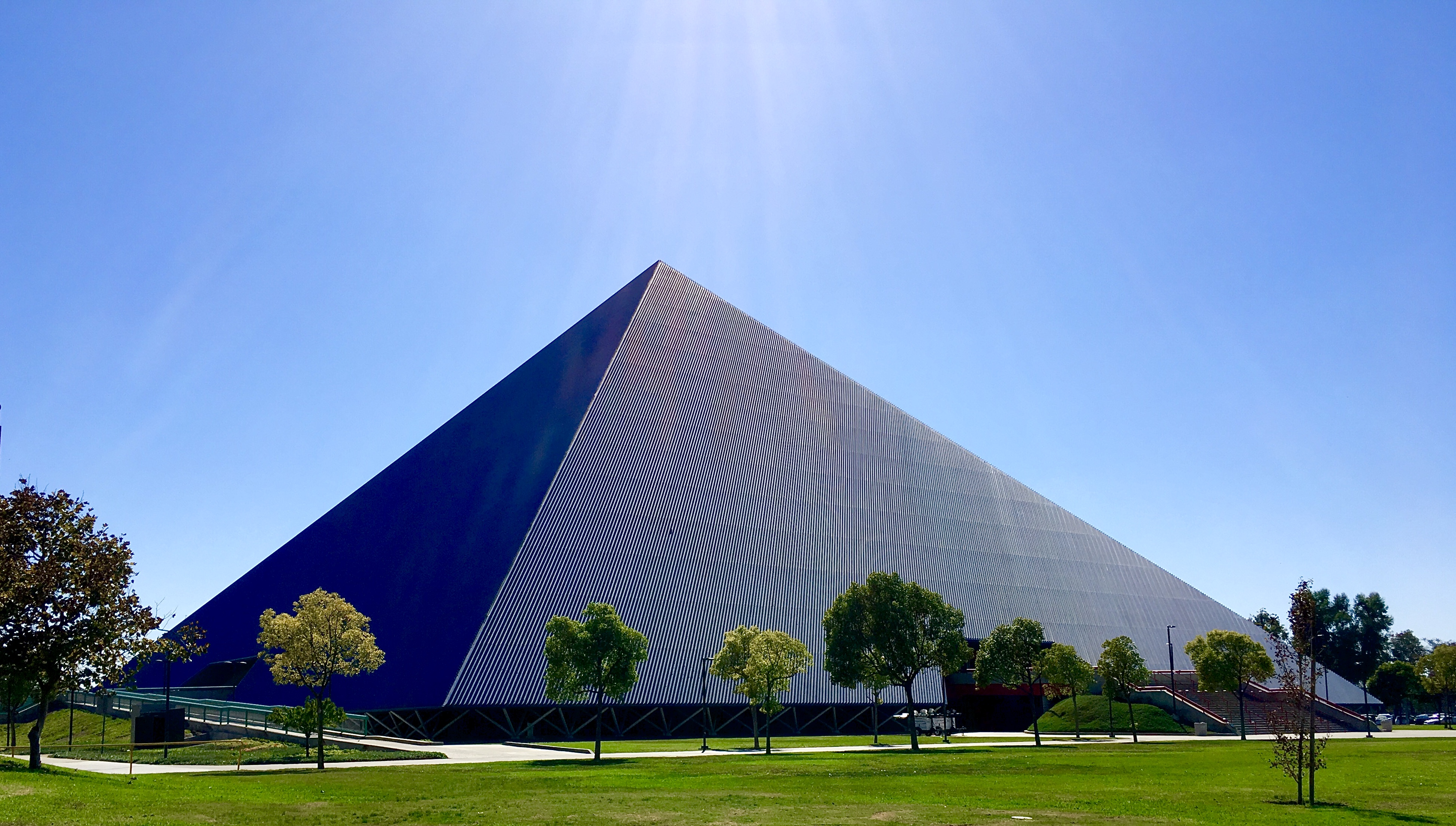 Let’s (Long Beach) Post up: The power of the Pyramid at 25 years young ...